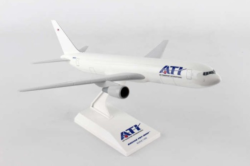 Skymarks Plastic Snap-fit model ATI Boeing 767-300 Skymarks SKR871 ...