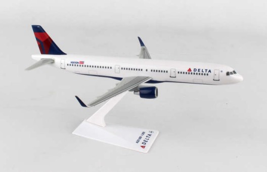 Highly detailed Pre-decorated plastic snap-fit Flight Miniatures Delta ...
