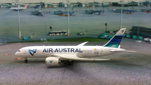 Highly detailed Phoenix diecast model airplane Air Austral Boeing 787-8 ...