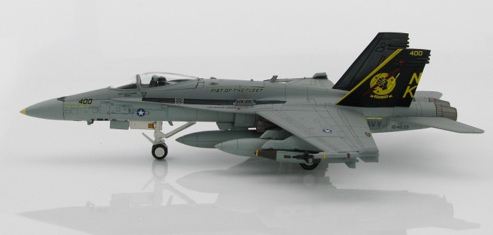 Highly detailed model airplane USAF F/A-18C Hornet USS Abraham Lincoln ...