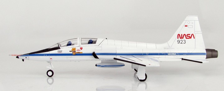 Hobby Master 1/72 Air Power Series New Tooling! T-38A NASA "Columbia ...