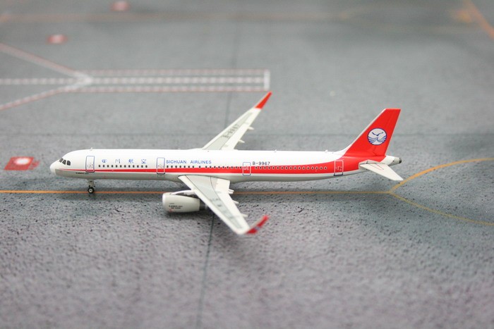 Phoenix Models Shanghai A330-300 B-6097 Scale 1:400 ezToys - Diecast ...
