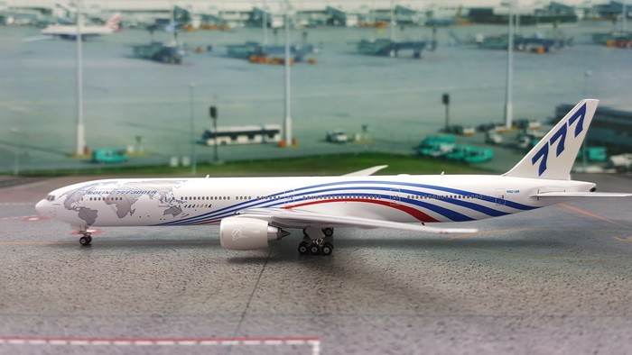 "World Tour" Boeing Company B777-300ER Registration N5016R Phoenix ...