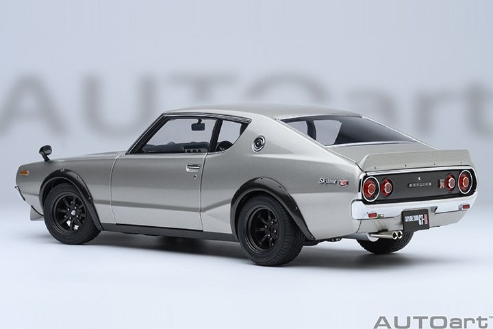 Nissan Skyline 2000 GT-R (KPGC110) Silver 77466 1:18 ezToys - Diecast ...