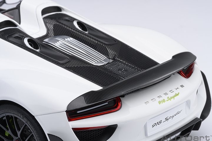 Porsche 918 Spyder Weissach Package, White/Red Interior AUTOart Model ...
