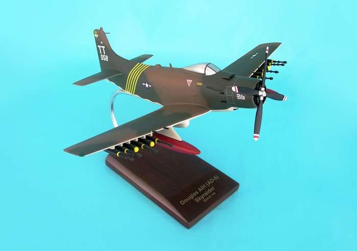 Executive Series A-1H Skyraider aircraft desktop model. ezToys ...