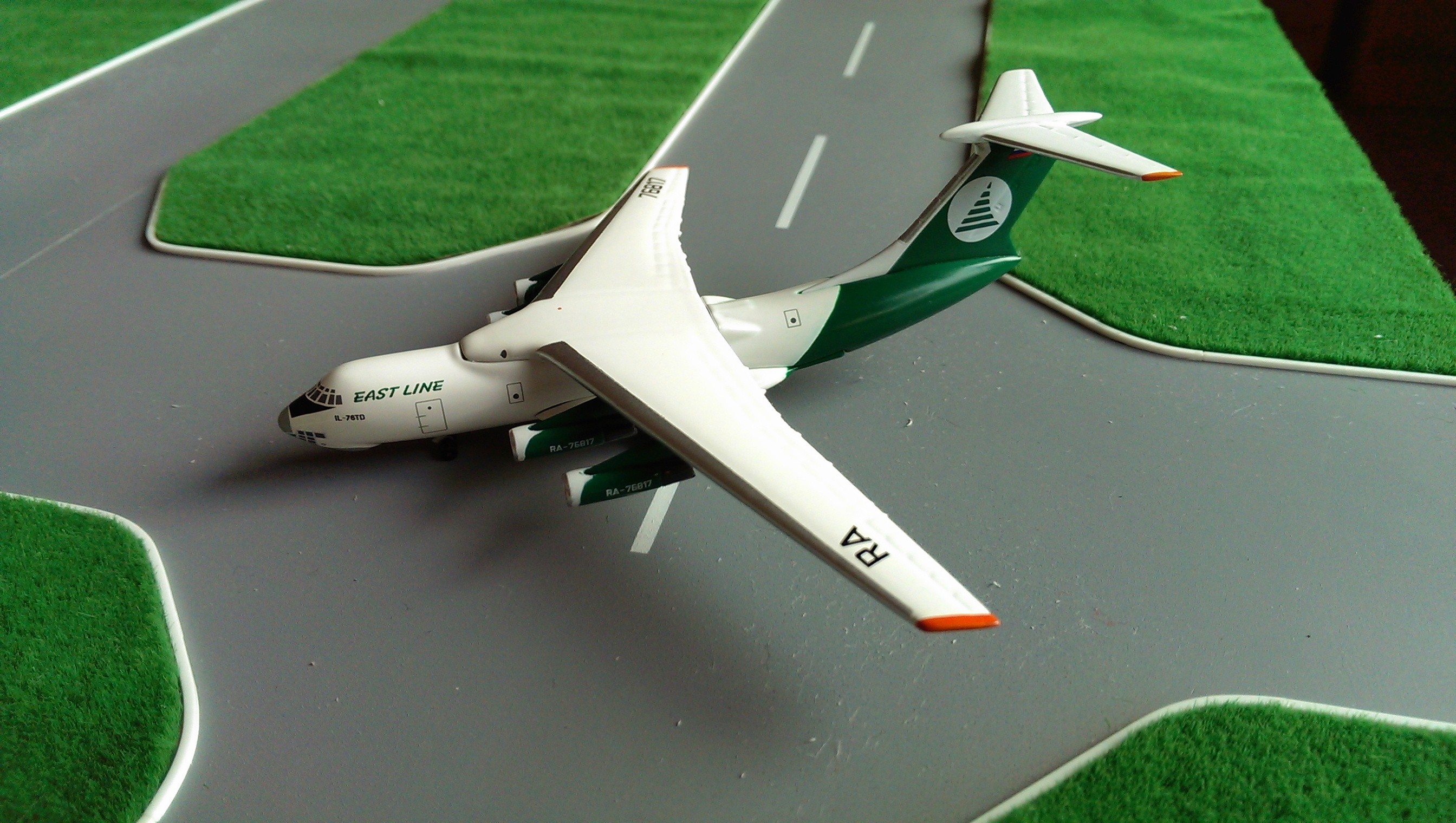 Highly detailed Aero Classics die-cast model East Line IL-76TD Reg# RA ...