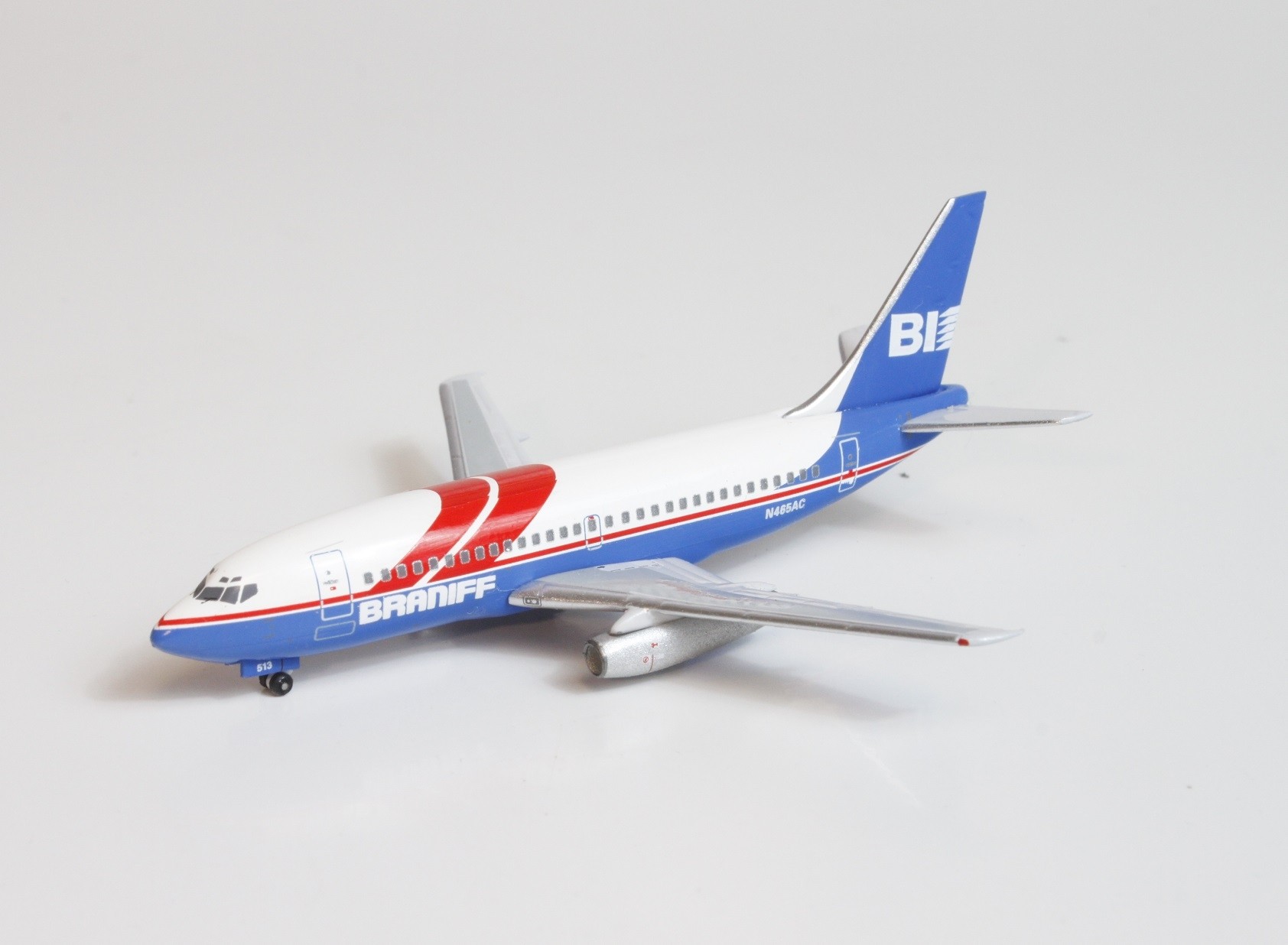 Braniff Boeing 737-200 N465AC Aero Classics AC19625 scale 1:400 ezToys ...