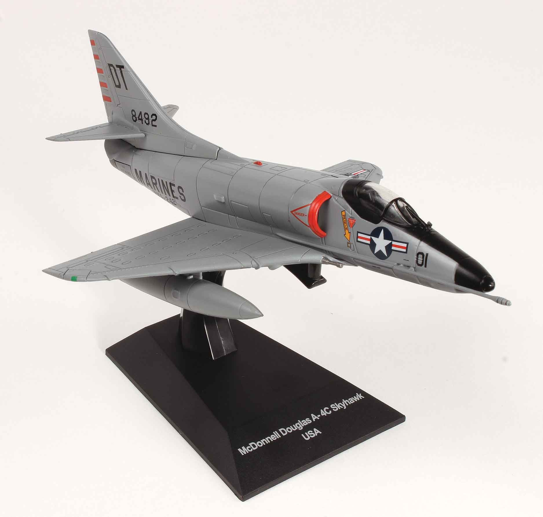 Highly detailed De Agostinii collection in 1:72 Scale US Marine A-4C ...