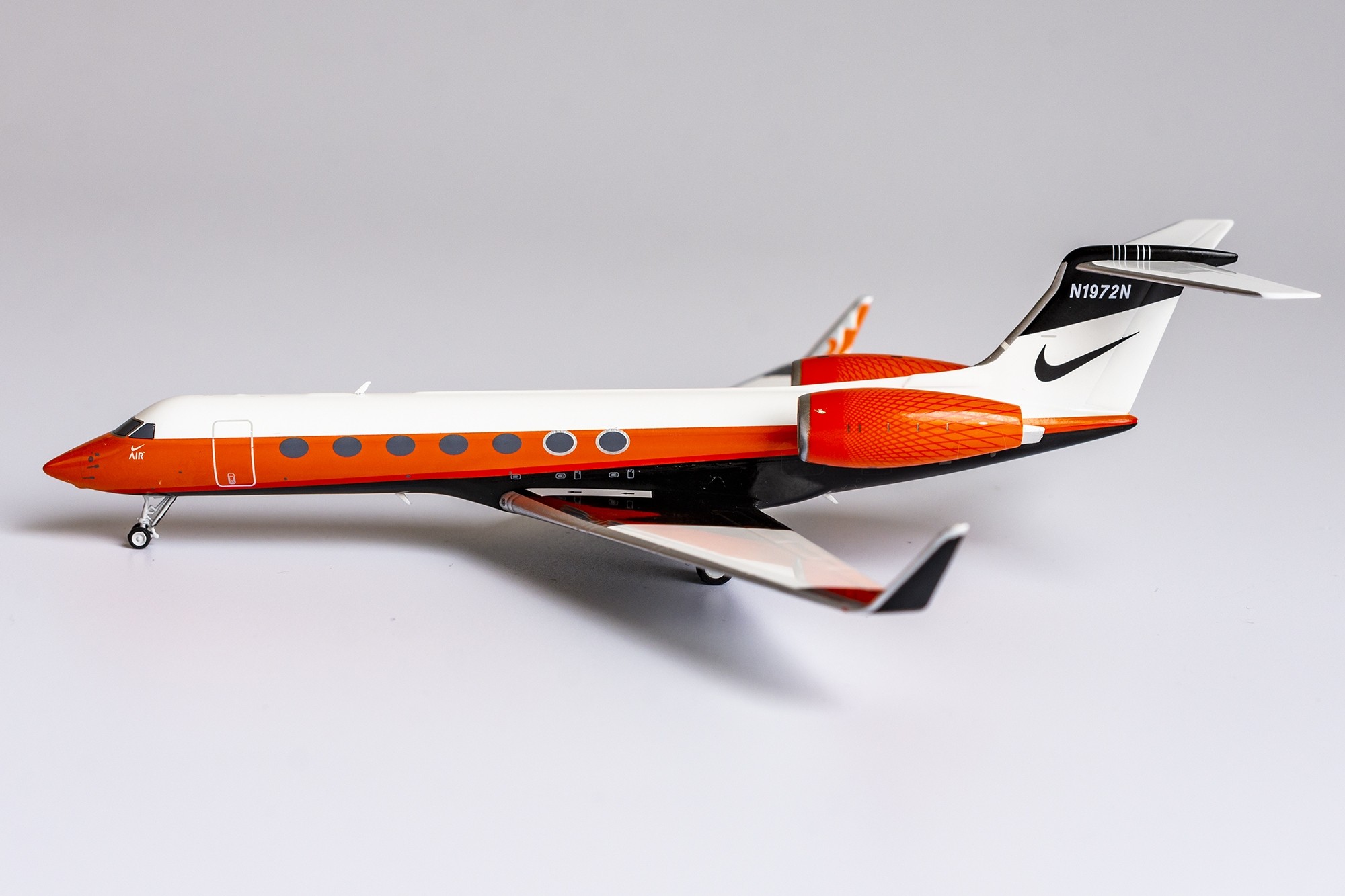 NIKE Gulfstream G550 N1972N orange 2013 livery NG Models 75007 scale 1: ...