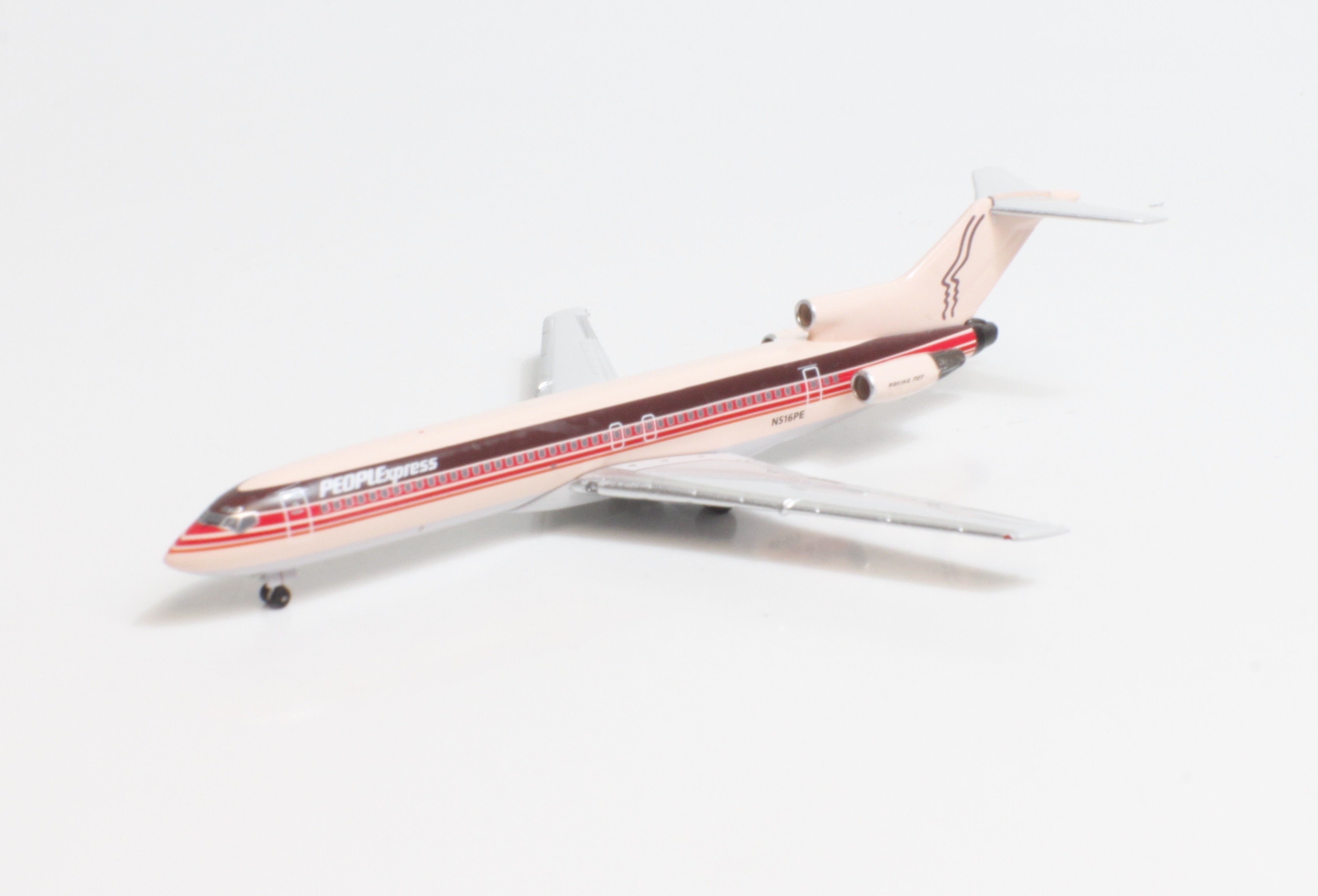 People Express Boeing 727-200 N516PE Aero Classics AC411050 scale 1:400 ...